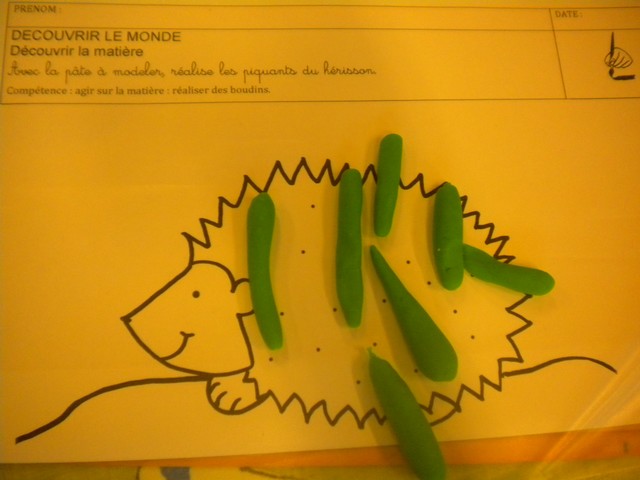 Hérisson et forêt : Graphisme et pâte à modeler - Ecole maternelle "Les ...